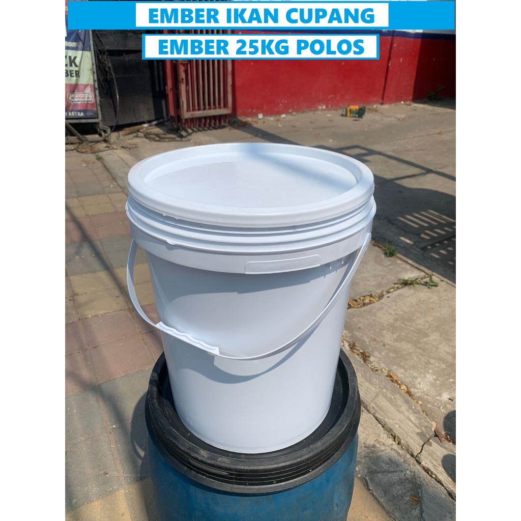 MINIMAL Used Chat bucket Size 25kg Clean Bucket complete with lid ...