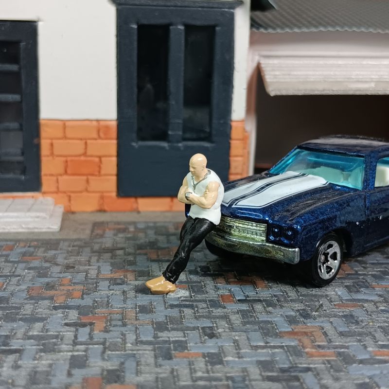 Figure 1/64 Dom Toretto leans Fast & Furious | Shopee Malaysia