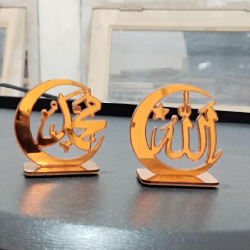 The DECORATION OF THE CAR DASBOARD WITH GOD AND MUHAMMAD'S LAPAD ...