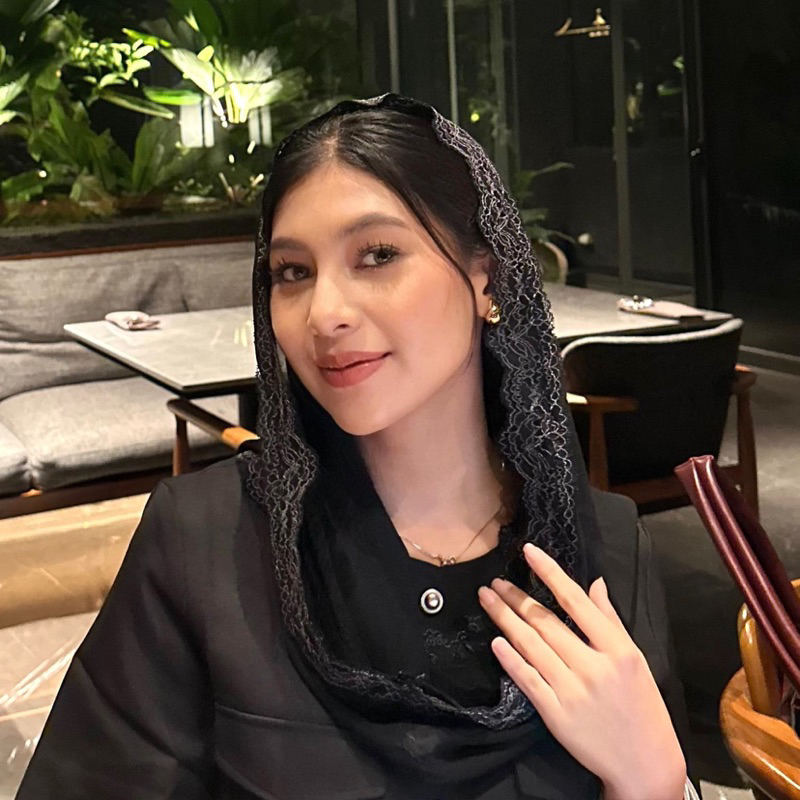 BY ADINDA Simple Merayu Lace Hijab Charming Ceruty Instant Hijab Yenny ...