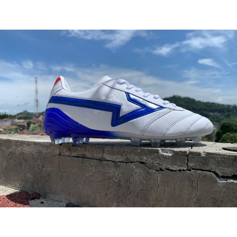 Synthetic SEVSPO NEW MAESTRO WHITE SYN FOOTBALL SHOES | Shopee Malaysia