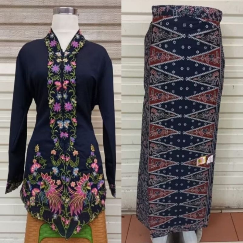 KATUN Sastra_kebaya // betawi traditional encim kebaya suit // long ...