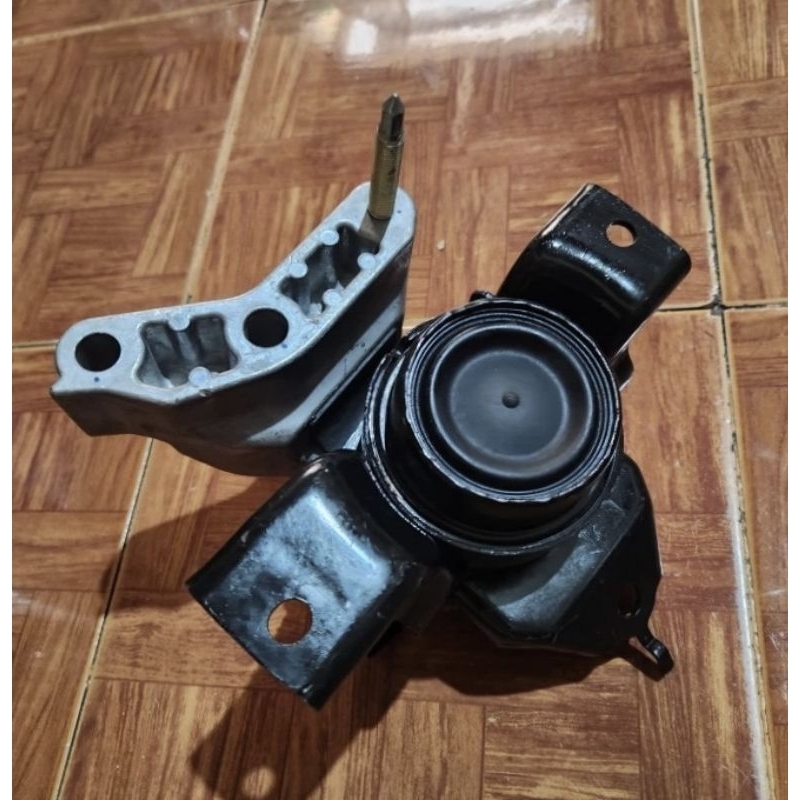 MESIN Engine mounting right Engine mount agya alya 1.0cc 1,000cc ...