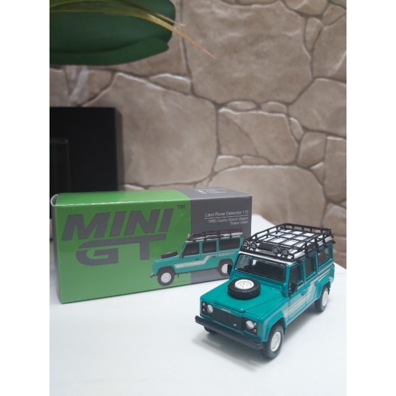 Mini GT Land Rover Defender 110 (trident Green) | Shopee Malaysia