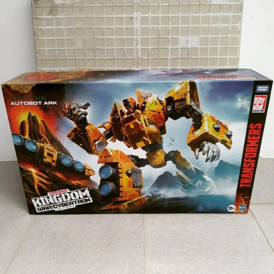 Hasbro TRANSFORMERS KINGDOM WFC AUTOBOT ARK TITAN CLASS WAR CYBERTRON ...