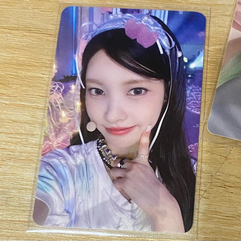 Photocard PC OFFICIAL OFC YUNAH ILLIT Super Real Me Photocard PC M2 DUSTS SHOW | Shopee Malaysia