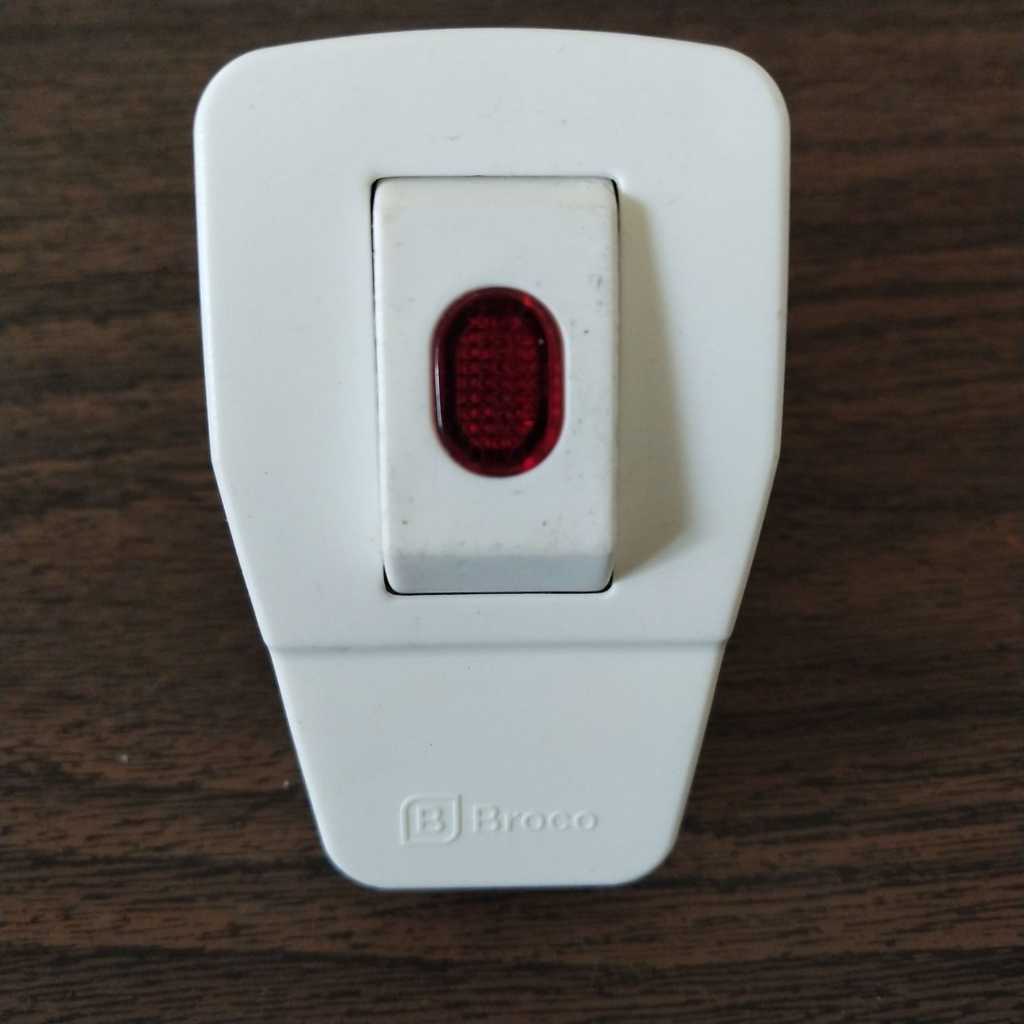 Broko Switch Plug + ON/OFF Light Type 13311-65 Ground | Shopee Malaysia