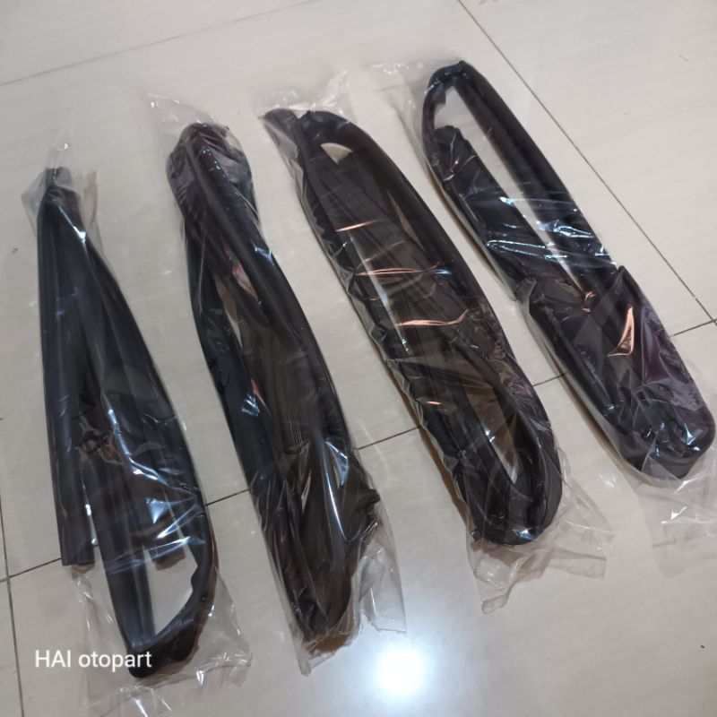 CHANEL Rubber glass run channel door raize rocky original rubber glass ...