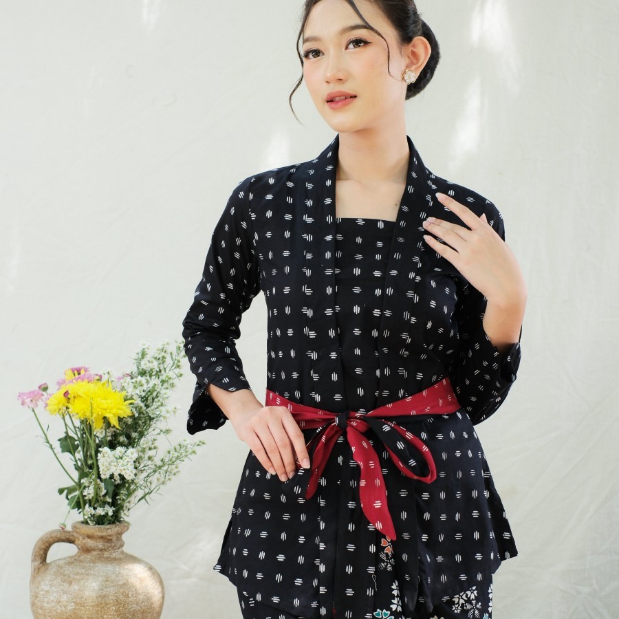 KATUN HITAM Kutubaru ethnic batik kayana Kebaya long sleeve meradelima ...