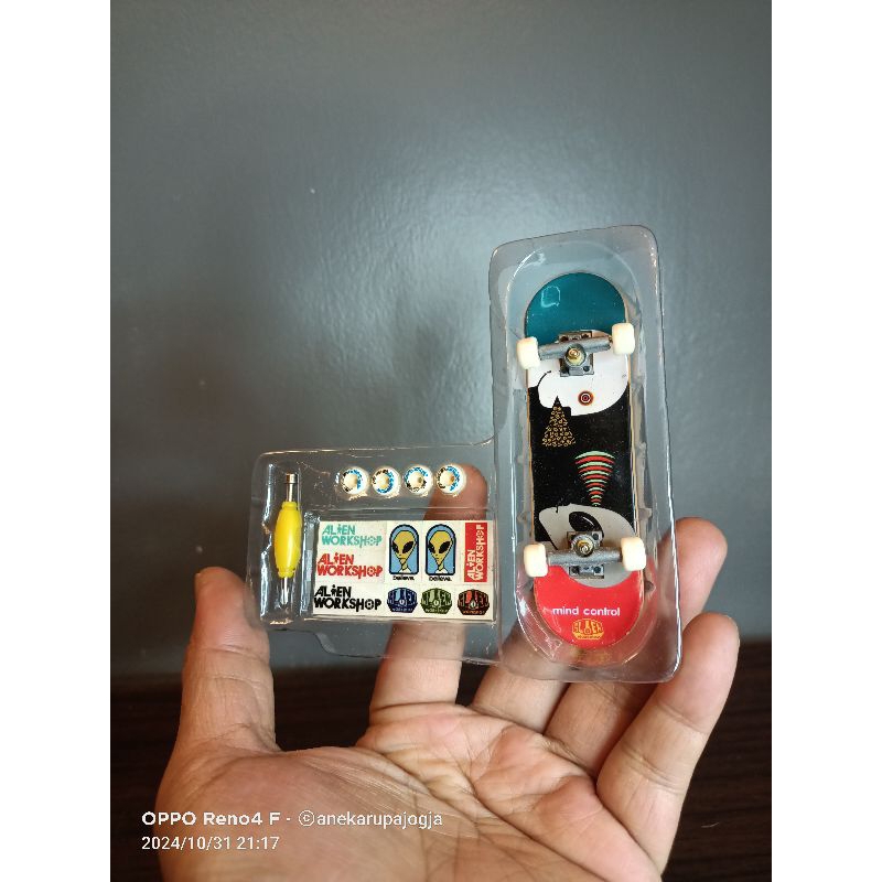Tech deck finger board games alien workshop mind control | Shopee Malaysia