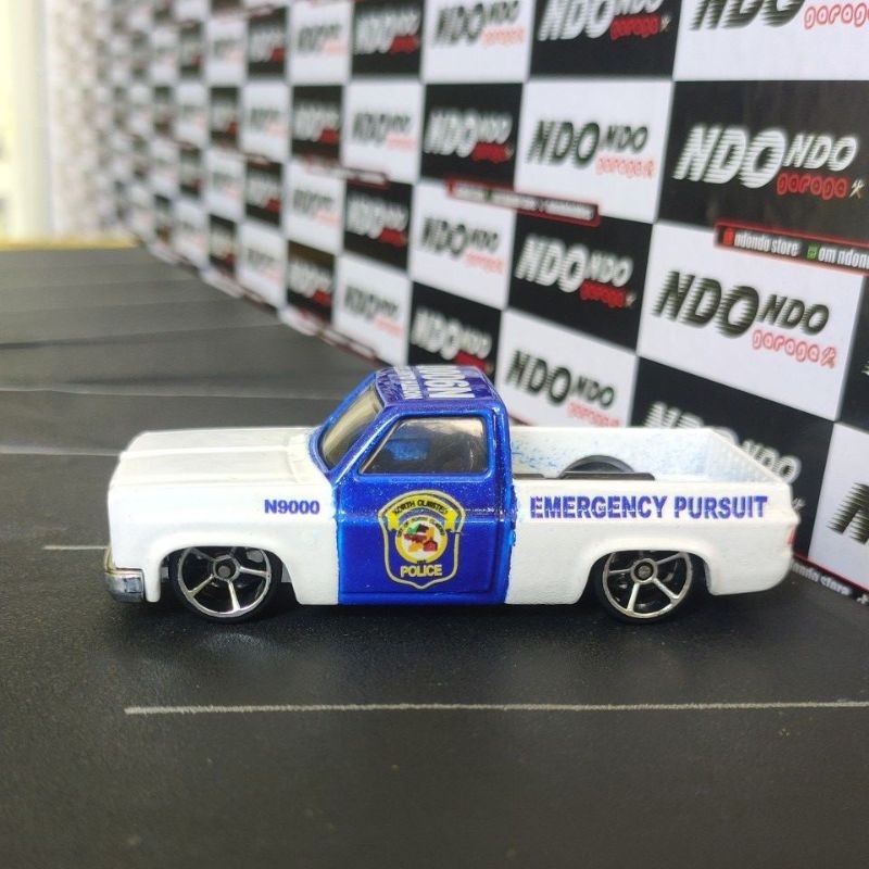 Hot Wheels '83 Chevy Silverado White Cop Rods 2nd Loose - 2009 Cop Rods ...