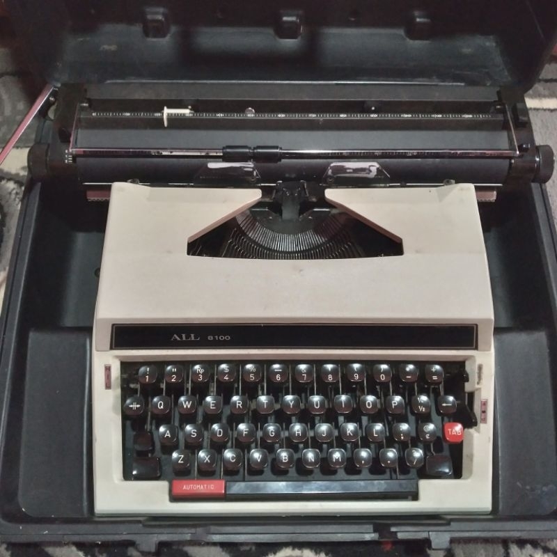 MESIN Tik all 8100 jumbo typewriter made in old school Japanese ...