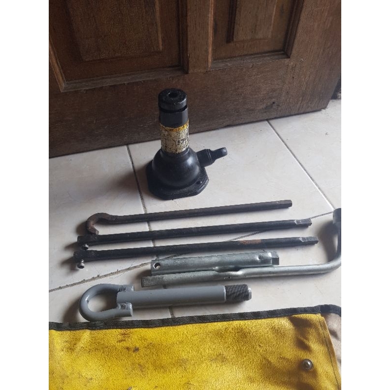 Innova reborn jack complete with tow spark plug lock handlebar | Shopee ...