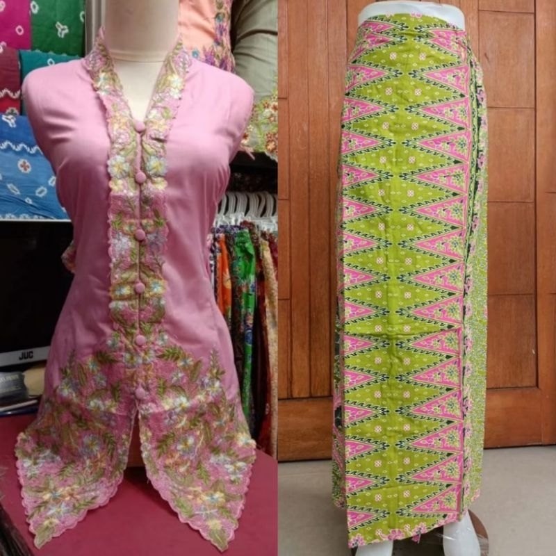 Encim kebaya set with floral motif//encim kebaya set has betawi ...
