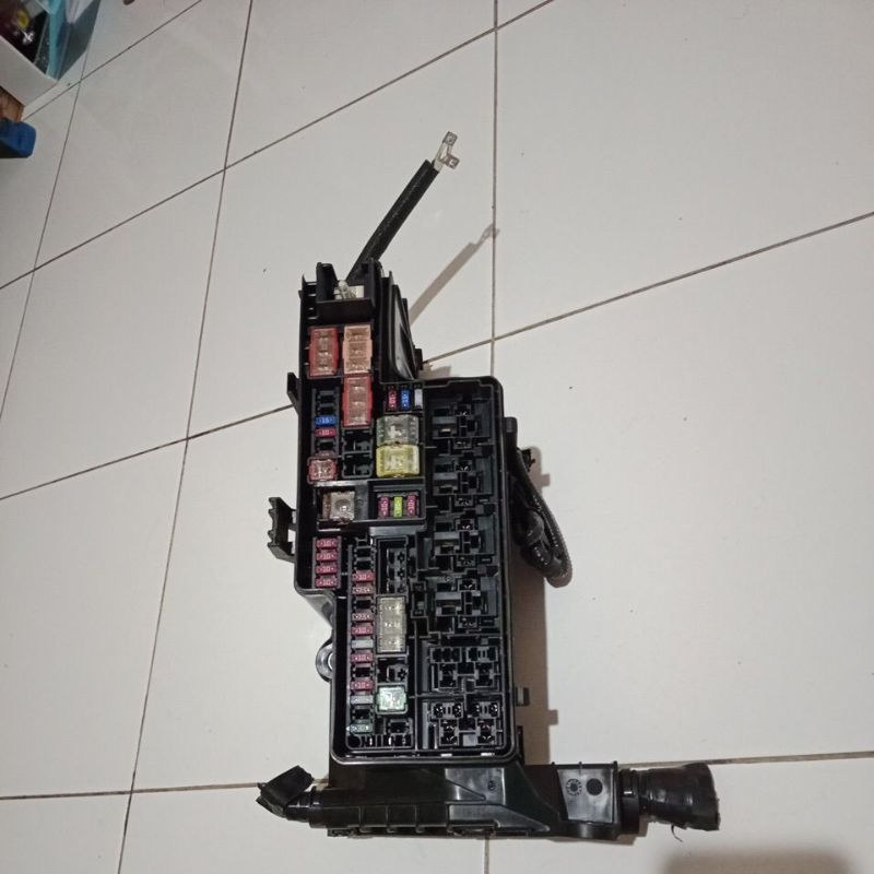 Original Toyota Innova reborn Fortuner vrz hilux revo Fuse box | Shopee ...