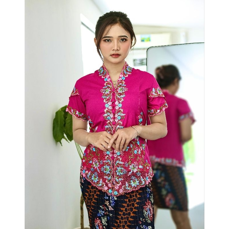ELEGANT EMBROIDERED KEBAYA SHORT SLEEVES ENCIM KEBAYA EMBROIDERED ...