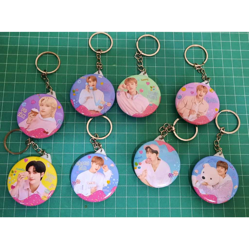 GANTUNGAN Freebies KPOP KEYCHAIN STRAY KIDS SKZ OT 8 (PRICE PER PACKAGE ...
