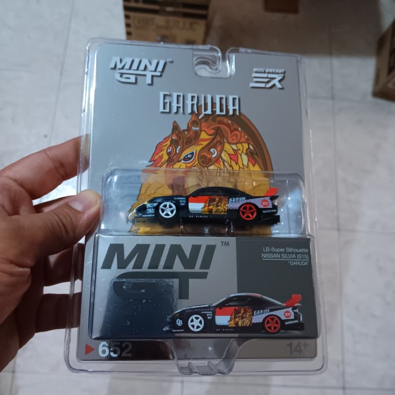 Mini GT 652 LB-SUPER SILHOUETTE NISSAN SILVIA S15 "GARUDA" MINI GT VS ...