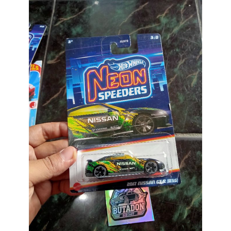 Hot wheels 2017 nissan gt-r (r35) neon speeders | Shopee Malaysia