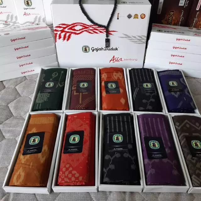 MERAH PUTIH Pba Asian Sitting Elephant Cover Flowers are smooth and ...