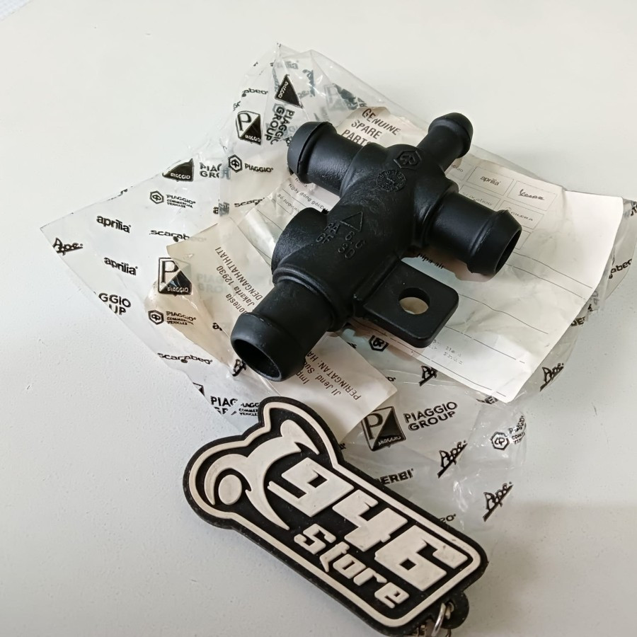 Vespa GTS / GTV 250 - 300 cc Radiator Pipe Joint Connector Original ...