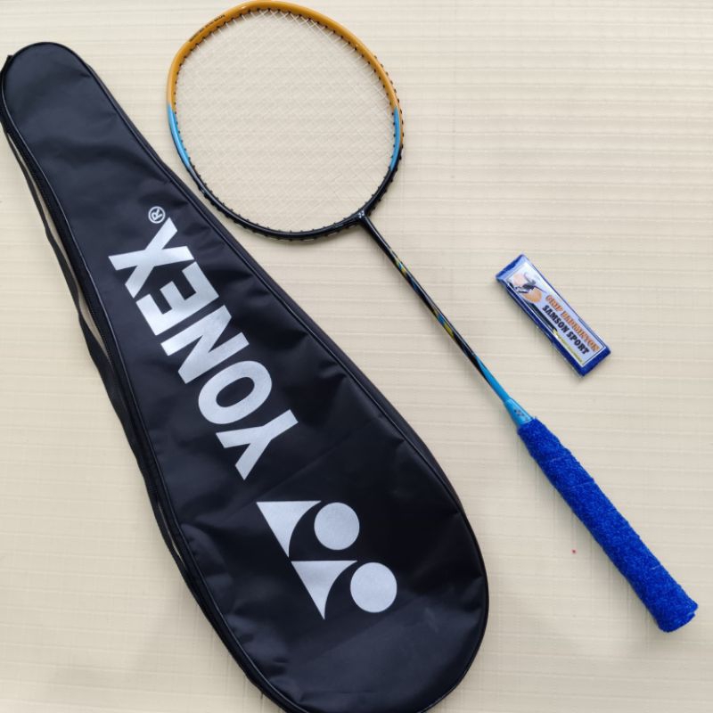 Ready-to-use badminton racket contains 1 racket, 1 grip, 1 bag with ...