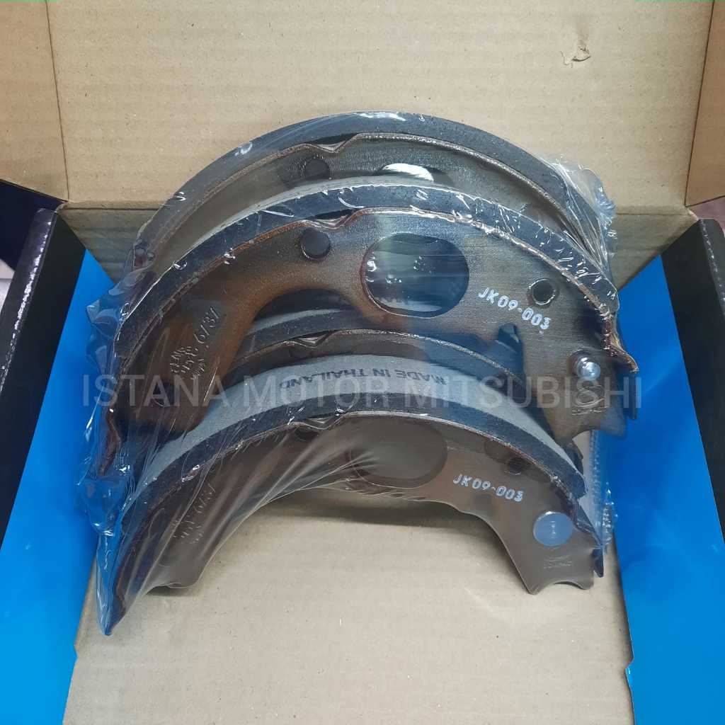 Mitsubishi Pajero Sport Dakar Rear Hand Brake Shoe Pads 2012-2015 ...