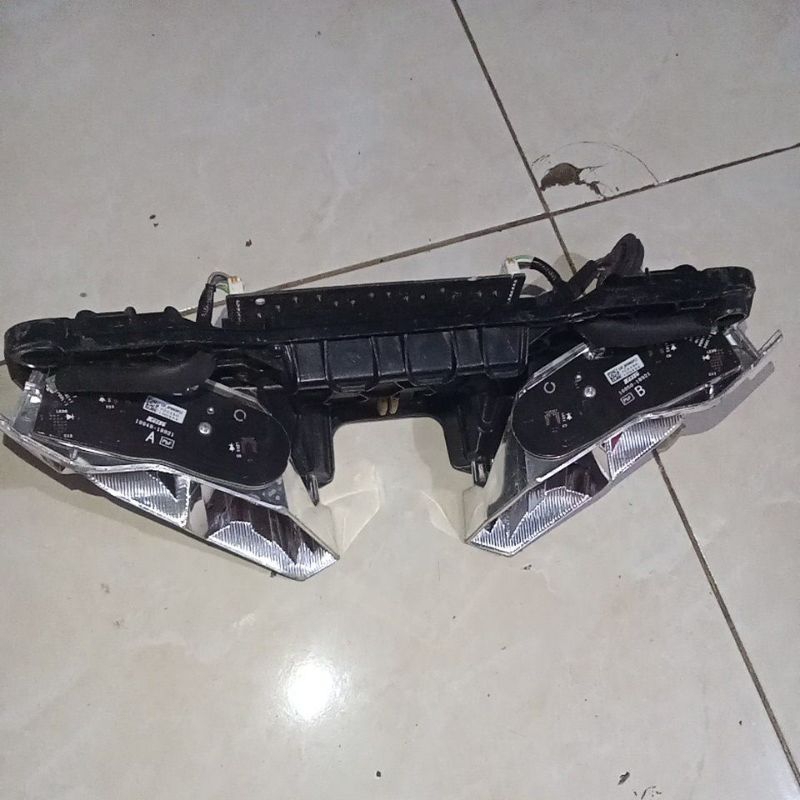 Original Yamaha R15 v2 v3 headlight shell removed, normal speed ...