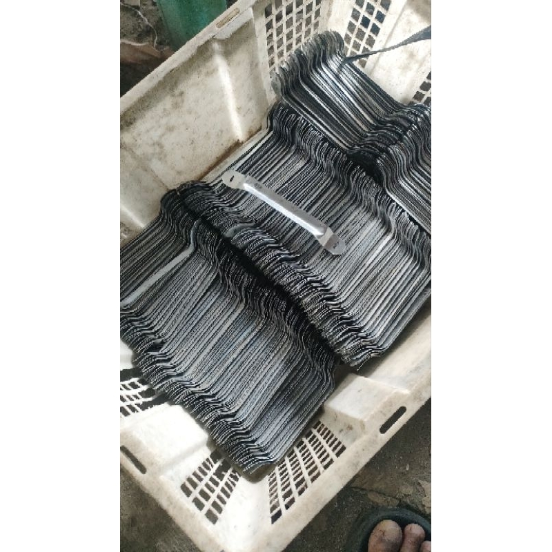 Close, top of Box Gutter Clamps, Water Gutter Brackets | Shopee Malaysia