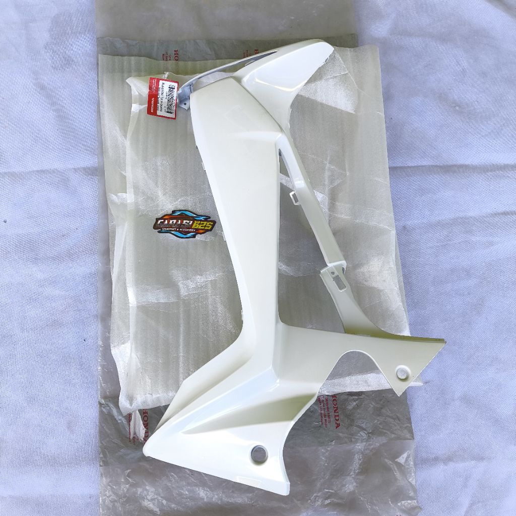 64450-KVL-N01PFW Supra X 125 Batman White Left Wing Tebeng Cover ...