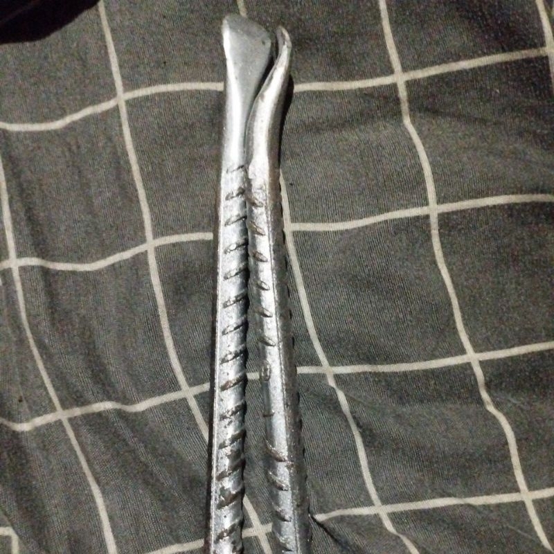 Bicycle tire pry made of concrete steel with 10 milli anti-slip thread ...