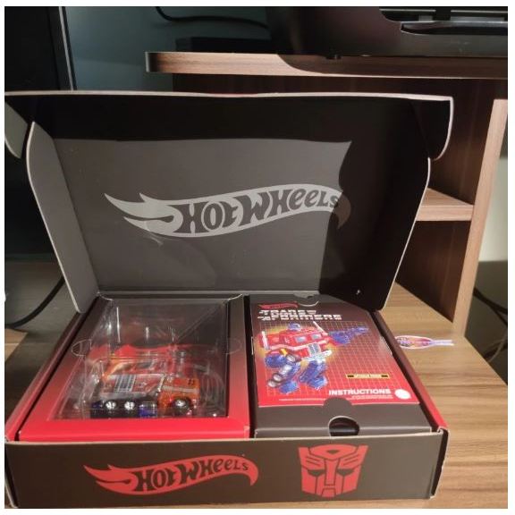 Hot wheels transformers rlc optimus prime mattel creations convention ...