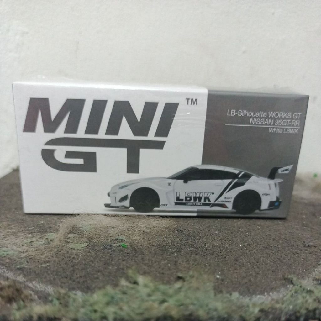 Mini GT 209 LB-Silhouette Works GT Nissan 35GT-RR Ver.1 White LBWK RHD ...