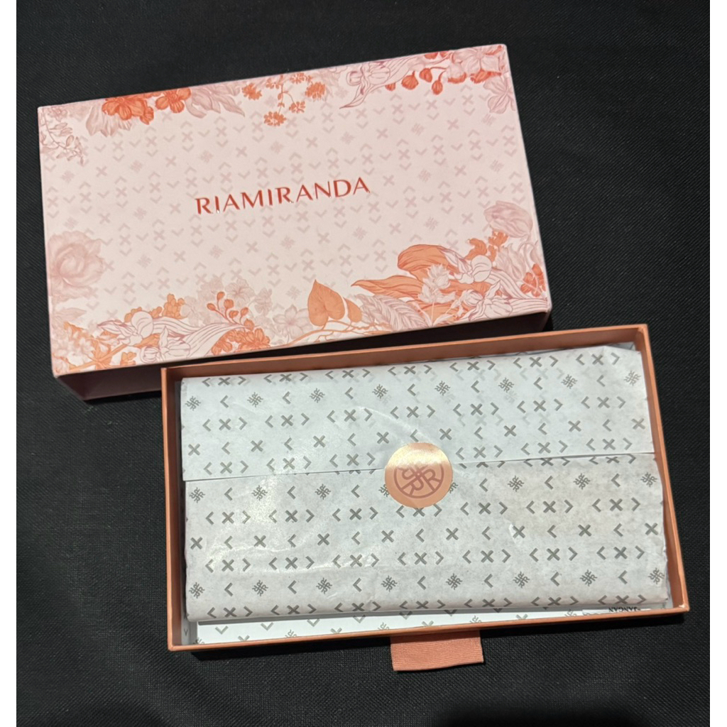 RIA MIRANDA - LYRIA SCARF - NEW UNDER PRICE TAG | Shopee Malaysia