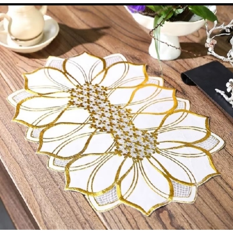 Beautiful GOLD SILVER TABLE CLOTH / AESTHETIC MOTIF WATERPROOF GUEST ...