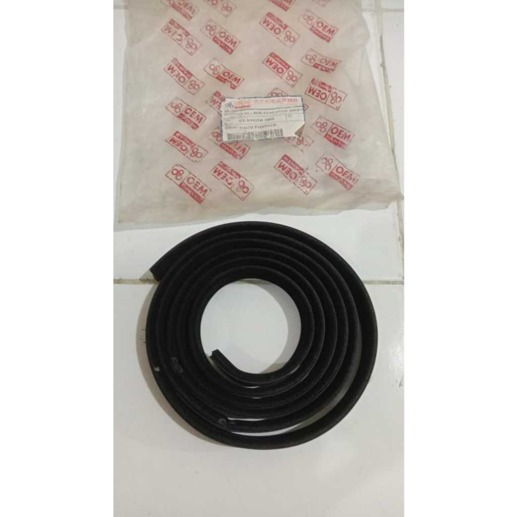 Isuzu Panther glass run rear door short / Isuzu Panther rear Window ...