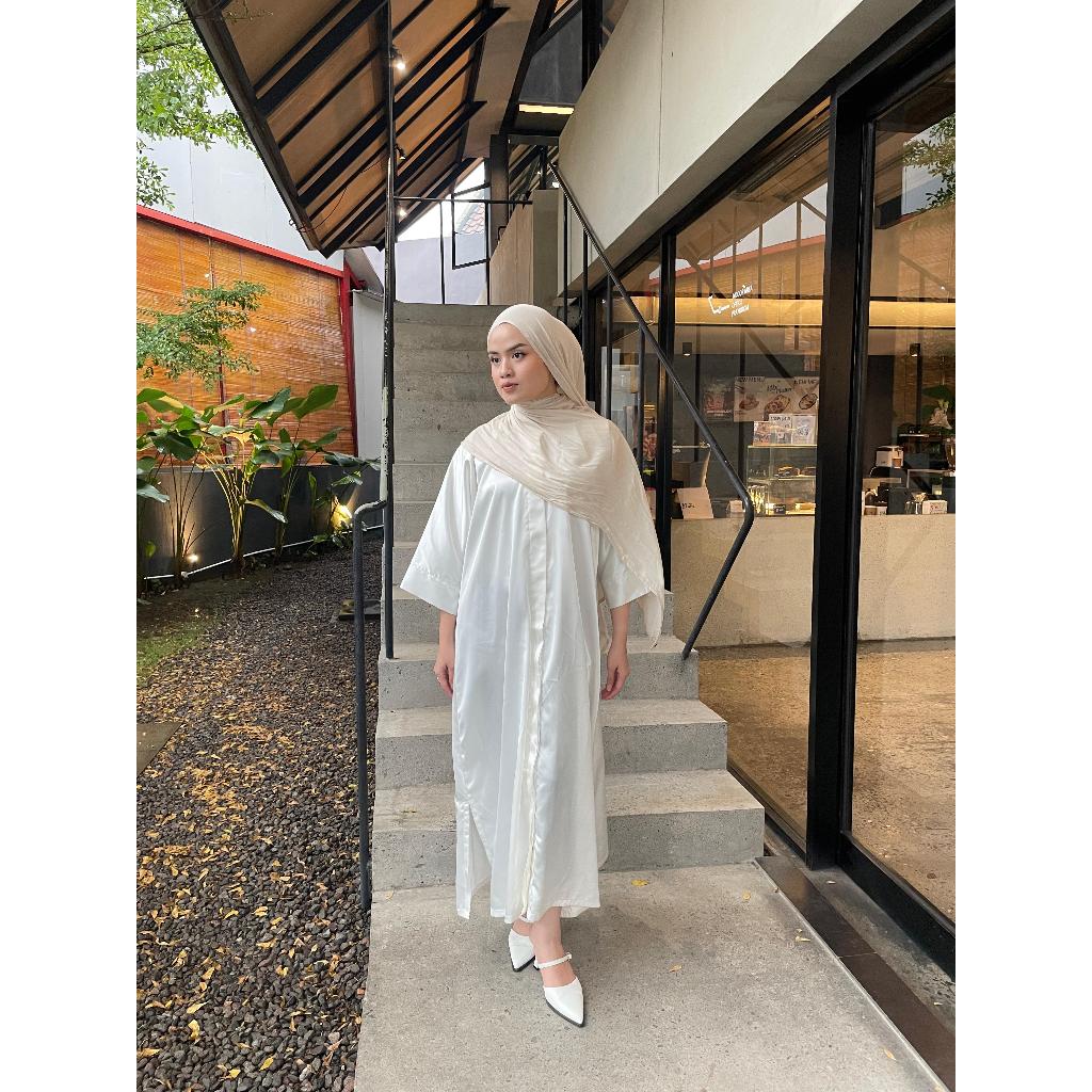 PUTIH Zéa - Kina - White Silk Satin Kaftan for Eid Mubarak | Shopee ...