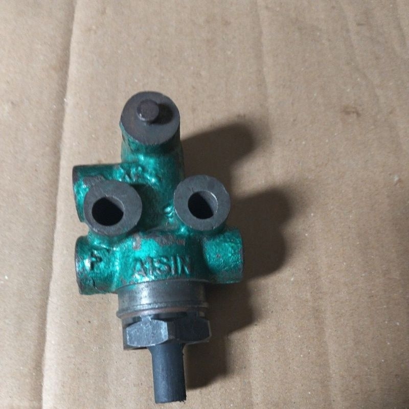 Brake fluid divider Valve kijang capsule super, & grand original ...
