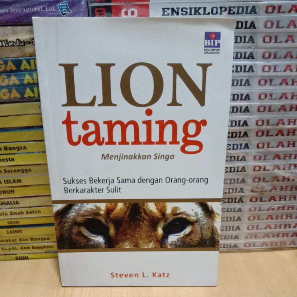 Original LION TAMING book Raising a LION Successful Working with People ...