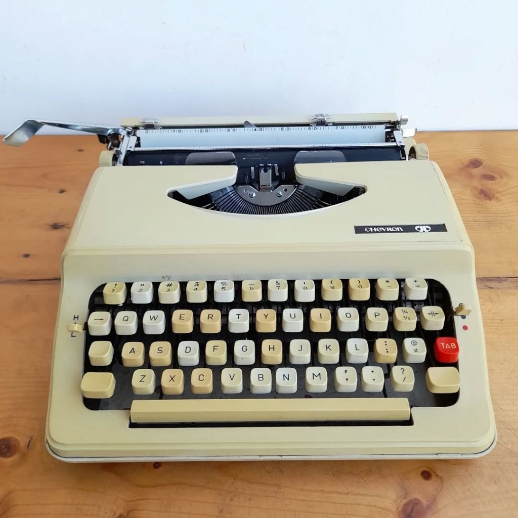MESIN Chevron typewriter old school vintage tickling machine | Shopee ...