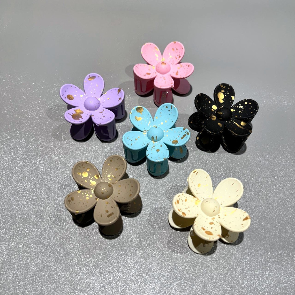 Matte flower claw day hair clip with elegant gold splash measuring 5 cm ...