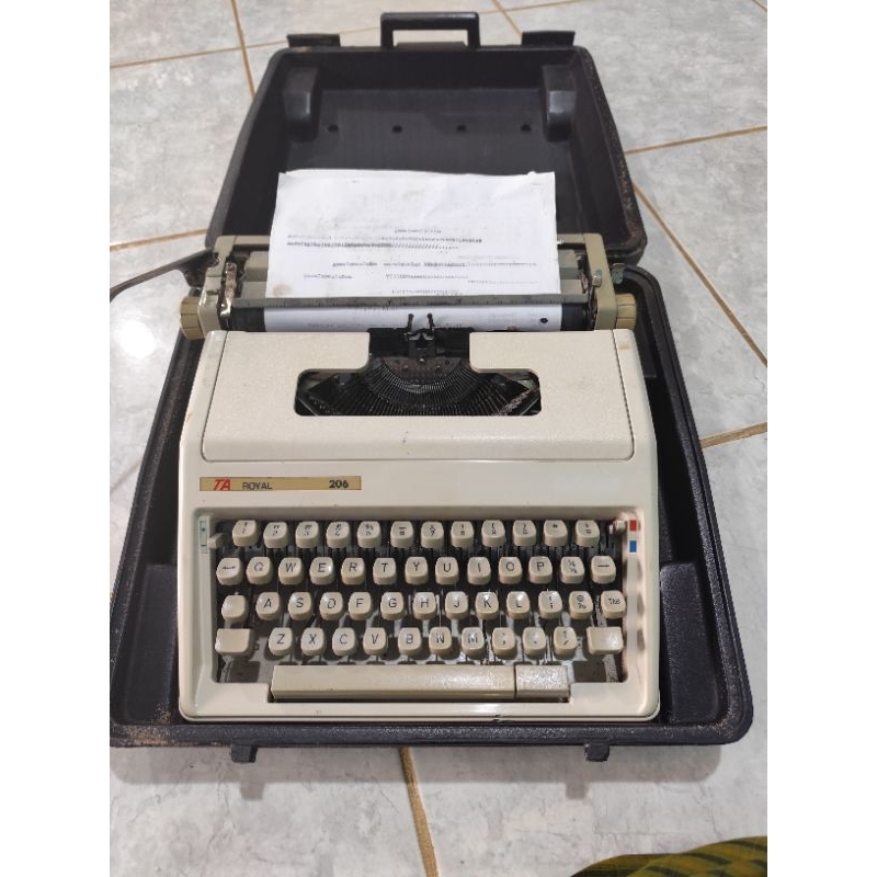 MESIN Old school Royal Antique Typewriter Smooth Charming on the heart ...