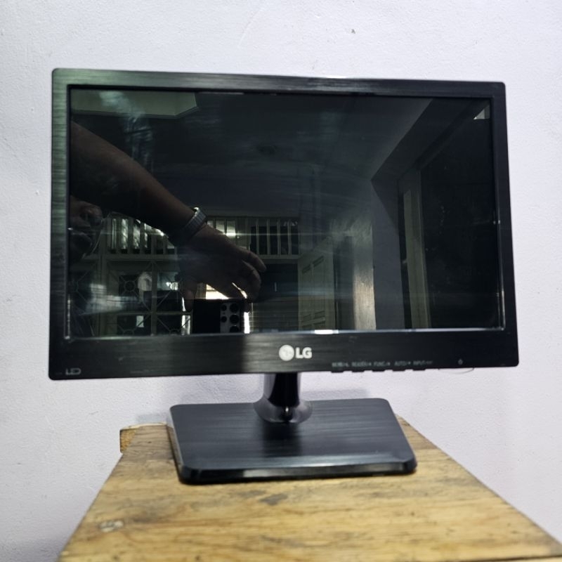 Lg 16 INCH MANTUL WIDESCREEN LED MONITOR | Shopee Malaysia