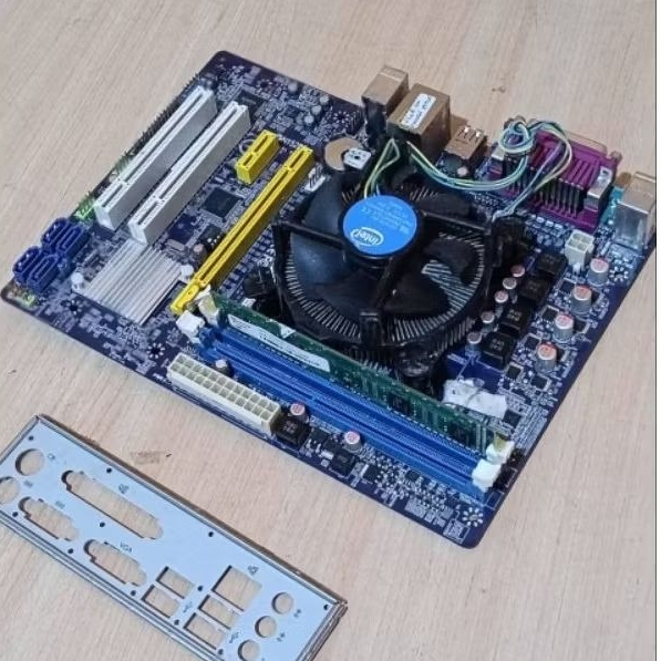 Mobo 1155 H61 plus processor series G + 2gb ram DDR3 minus but light up ...