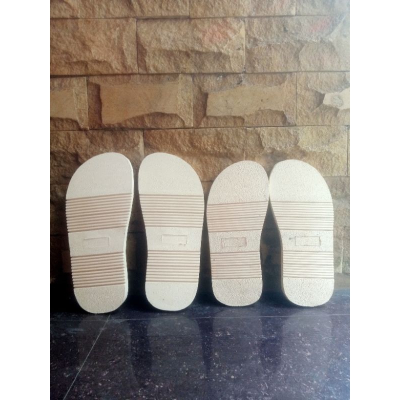 You can set your own cut soles according to the size you want ...