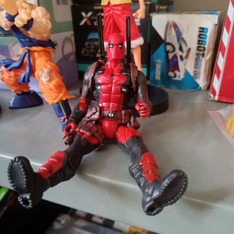 Action FIGURE DEADPOOL AND WOLVERINE MARVEL STUDY TABLE DISPLAY ...