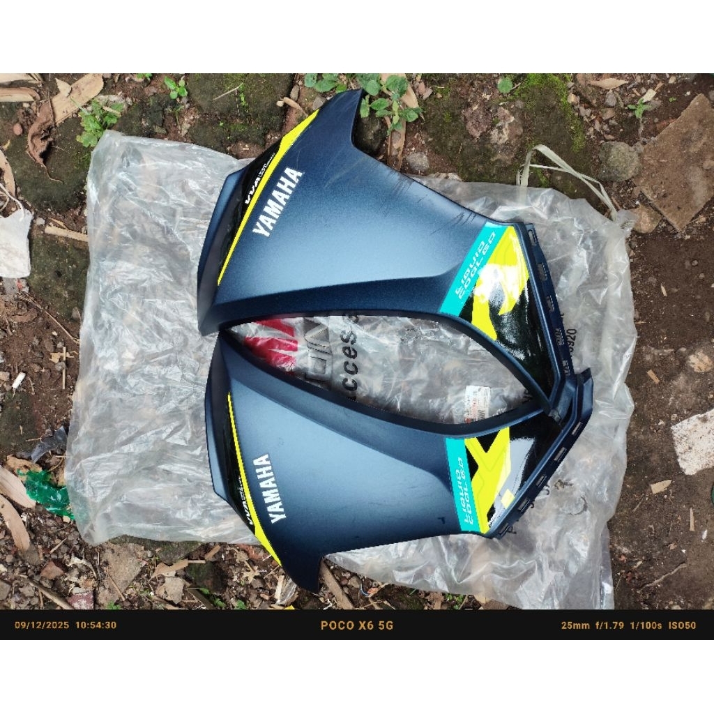 Front wing one set of aerox alfa, original goods, minus one side ...