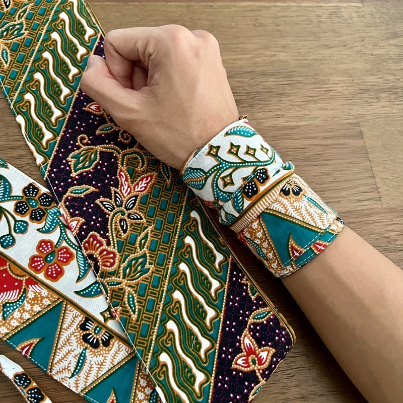 Batik Reversible Wrist Wraps | Shopee Malaysia