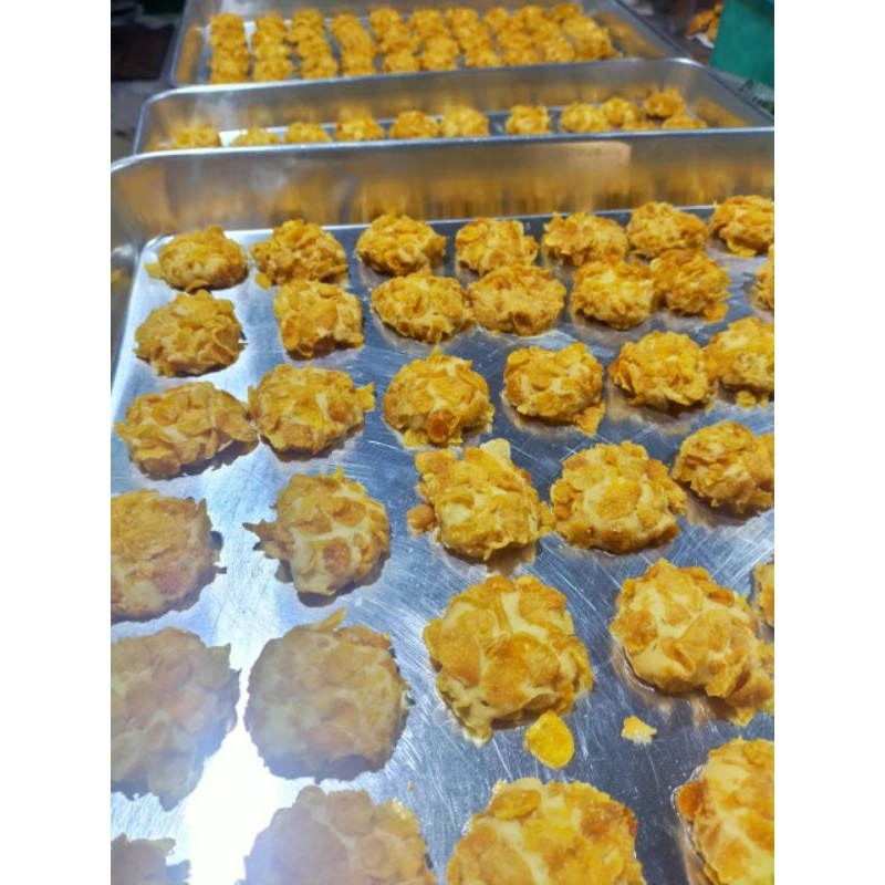 Biskut raya Crunchy Cornflakes | Shopee Malaysia