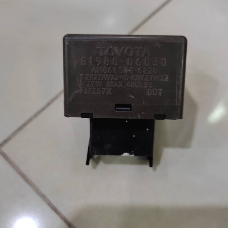 Toyota Turn Signal Flasher Relay-LED 81890-06030 (Used) | Shopee Malaysia